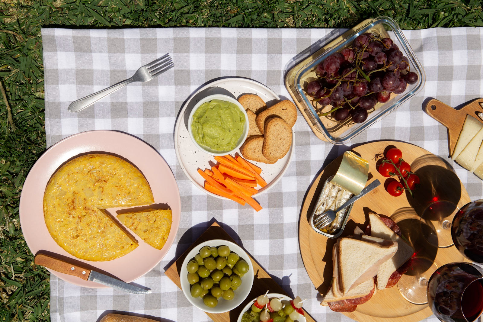 Best Picnic Food Ideas for Kids & Family Lunch Outings | Basil